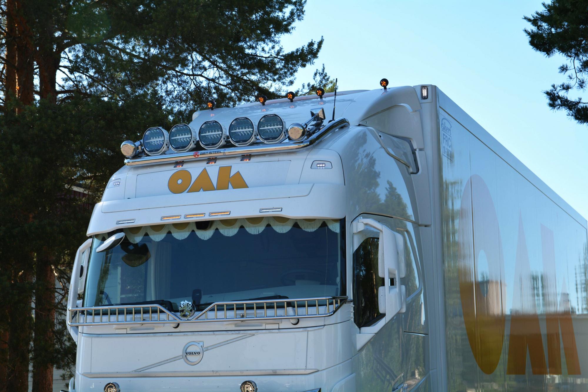 Lisävaloteline Katolle Volvo FH4, XL - RST-Steel